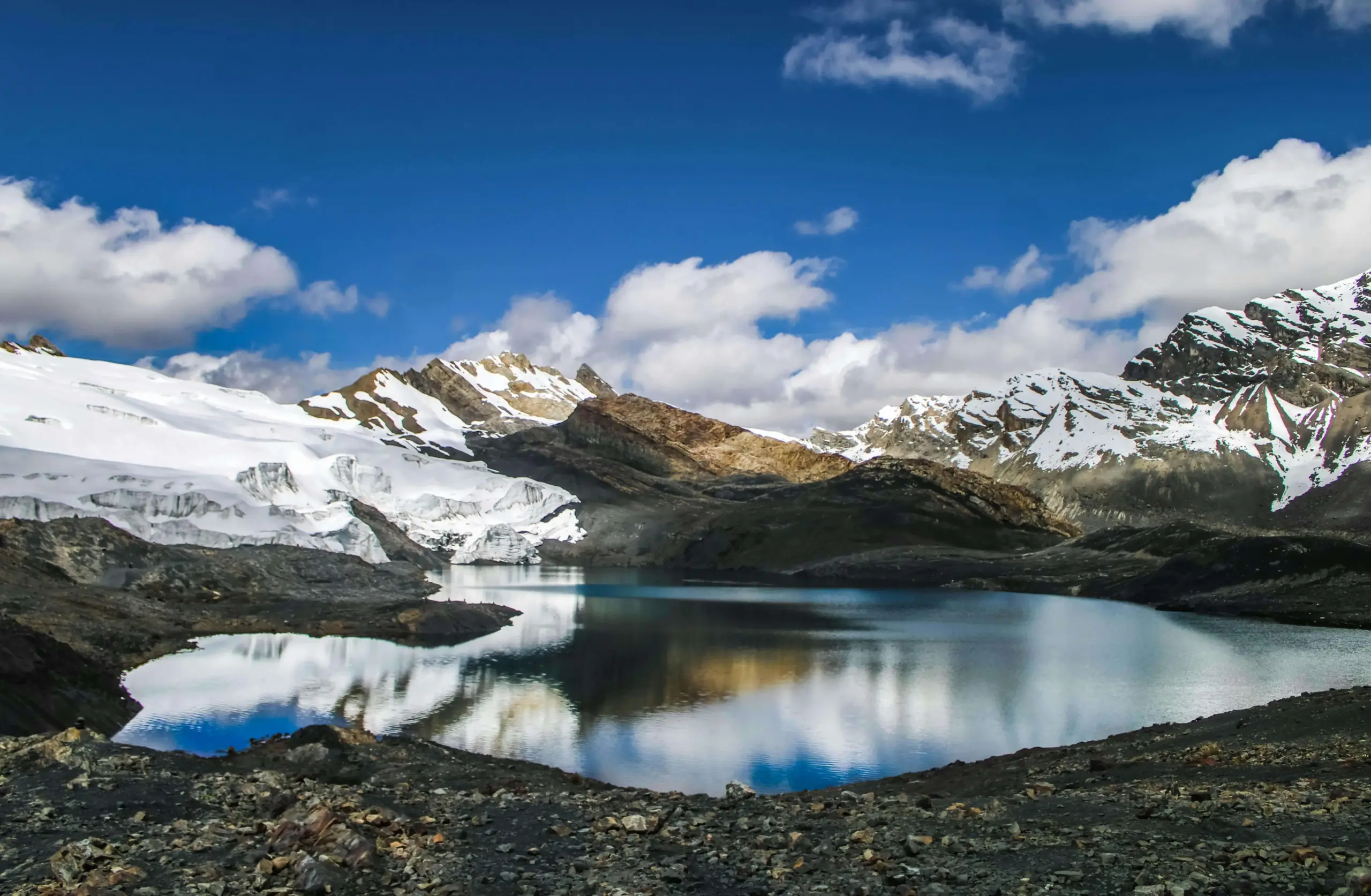 Explorando el Nevado Pastoruri: Un Icono Vulnerable de la Cordillera ...